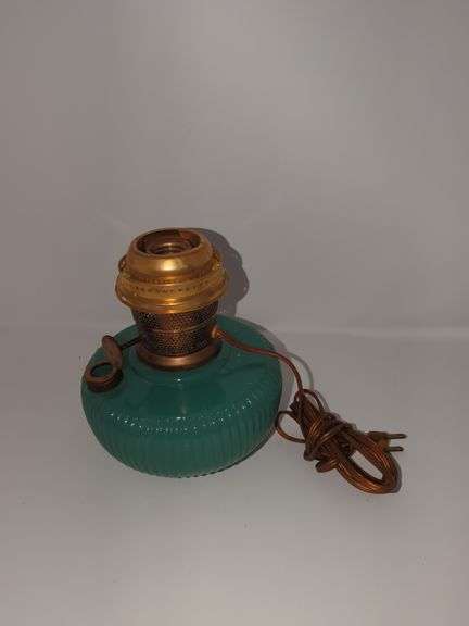 Alladin Green Moonstone Oil Lamp - Auction Ohio