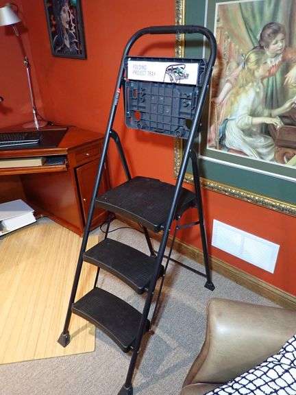 3 Step Ladder With Safe Reach Paint Tray - Auction Ohio