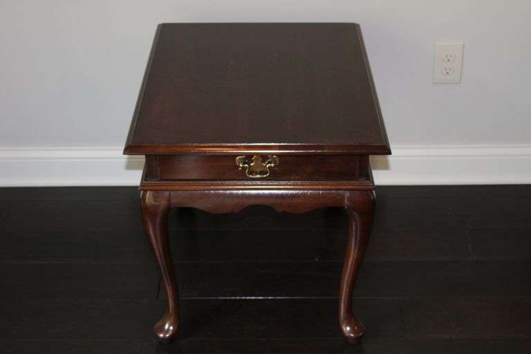 Queen Anne Side Table - Auction Ohio