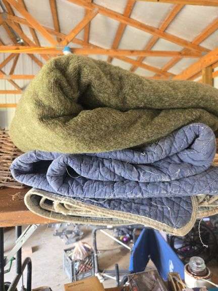 Assorted packing blankets - Auction Ohio