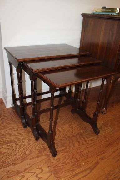 Ethan Allen Nesting Tables - Auction Ohio