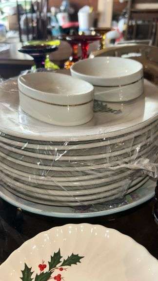 Kitchenware Assortment - Auction Ohio