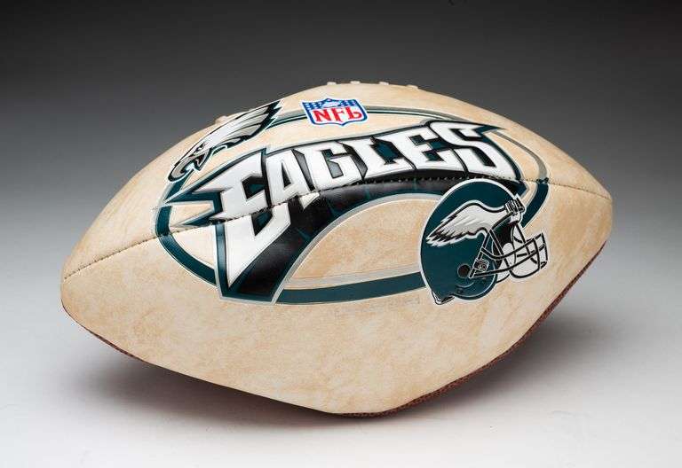 PHILADELPHIA EAGLES COMMEMORATIVE FOOTBALL AUTOGRAPHED BY DONOVAN ...