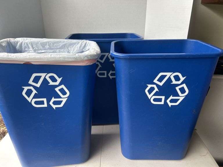 Tall kitchen Trash Cans - Auction Ohio