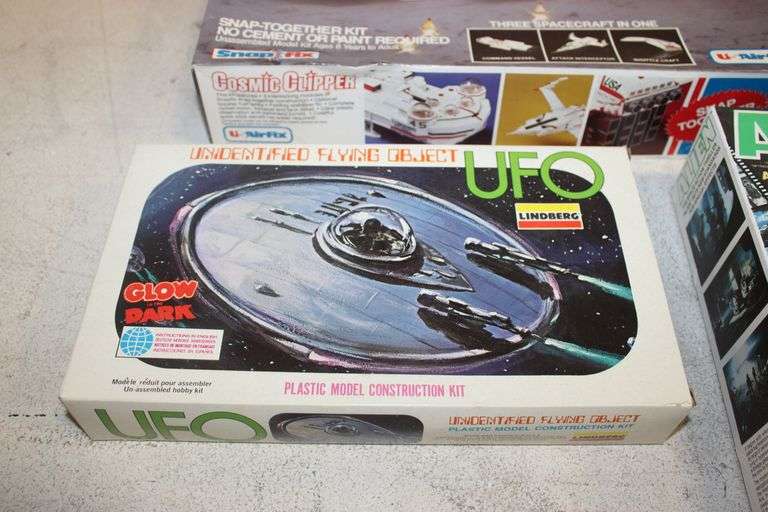 Spaceship & Alien Model Kits - Auction Ohio