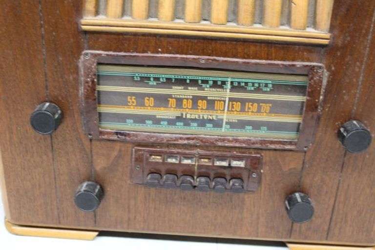 Truetone Wooden Tabletop Radio Receiver With Tubes and Shortwave ...