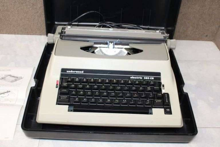 Underwood 565 CR Electric Portable Typewriter with Case and Documents ...