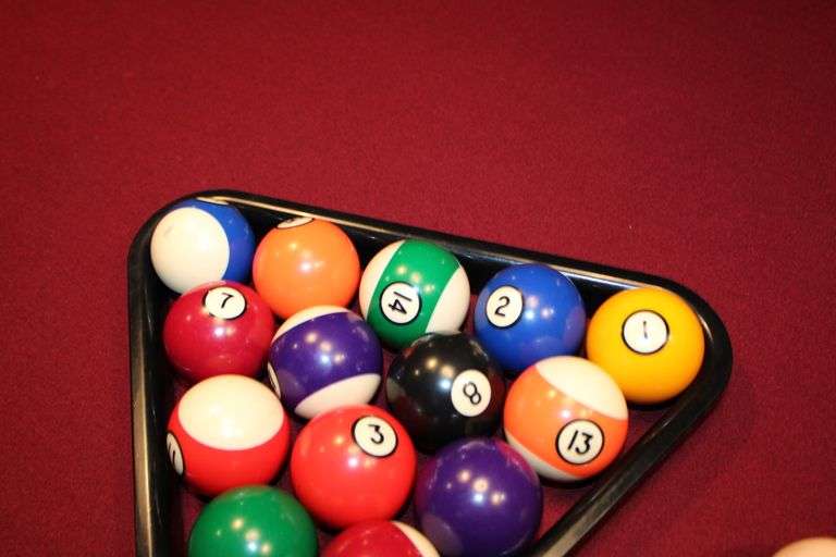 Billiard Balls & Rack - Auction Ohio