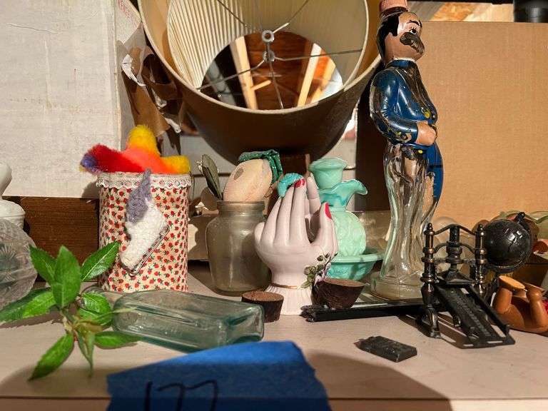 Assorted Collectibles and Knickknacks - Auction Ohio