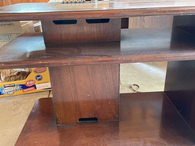 End Table with Philco Radio - Auction Ohio