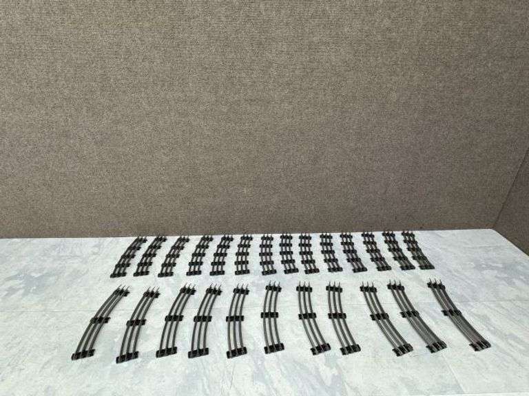 Metal Train Track Curved Sections - Auction Ohio