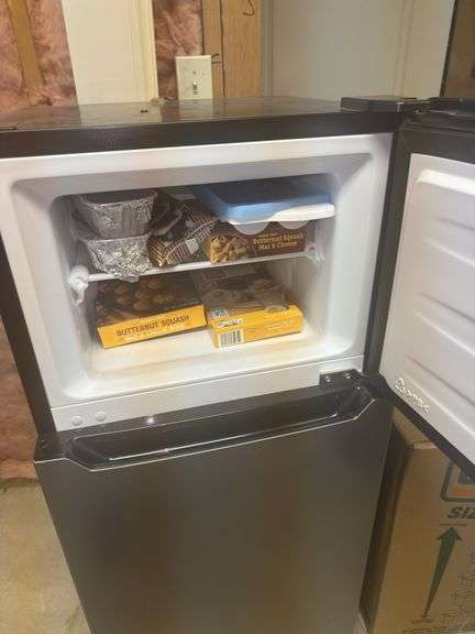 Fridgemaster compact refrigerator/ freezer - Auction Ohio