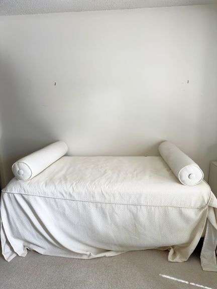 Twin bed with daybed cover - Auction Ohio