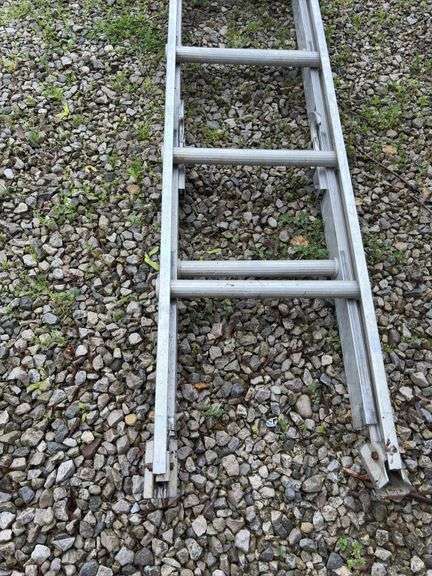 12 Foot Aluminum Extension Ladder - Auction Ohio