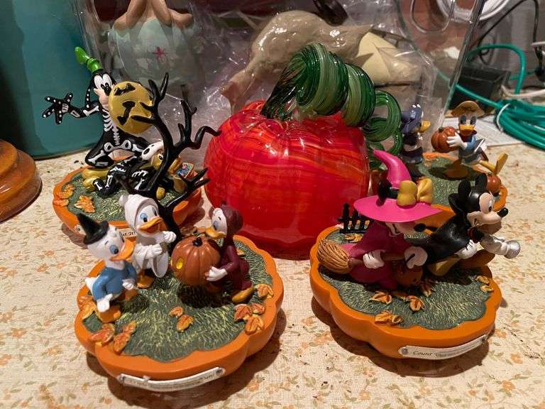 Disney Hawthorne Village Halloween Collectibles & Blown Glass Pumpkin ...