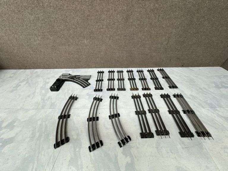 Lionel O Gauge Track Set with Remote Control No. 022 Switch - Auction Ohio