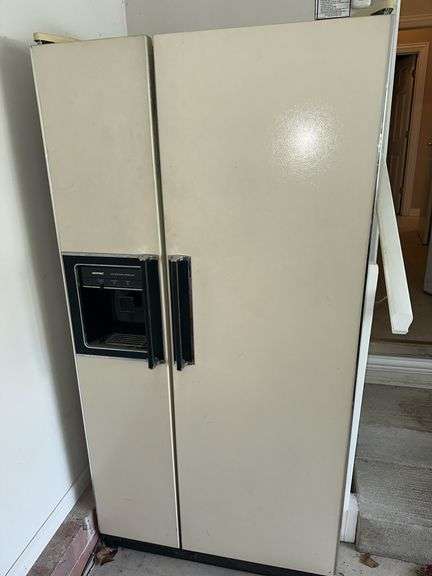 Hotpoint side by side refrigerator - Auction Ohio