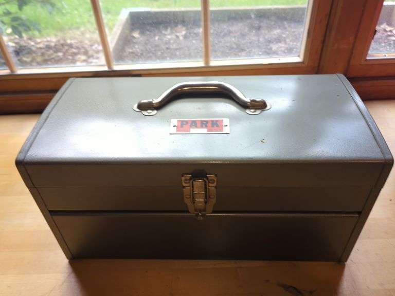 Hard metal toolbox - Auction Ohio
