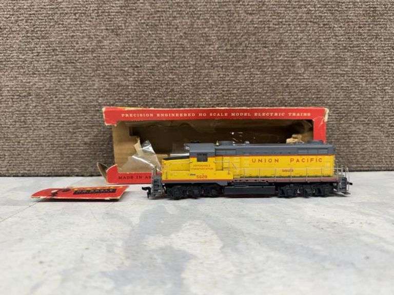 Tyco HO Scale Diesel GP20 Union Pacific Powered Electric Train ...