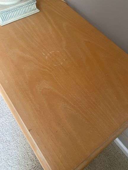 Broyhill sofa / entry table - lamp - faux floral decor - Auction Ohio