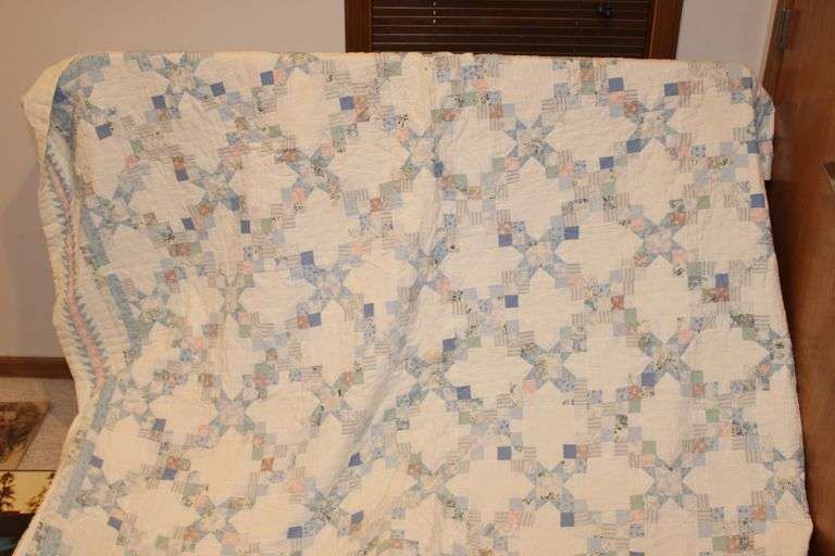 Calico Quilt - Auction Ohio