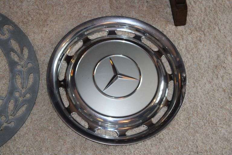 Mercedes Benz Emblem & Hubcap - Auction Ohio