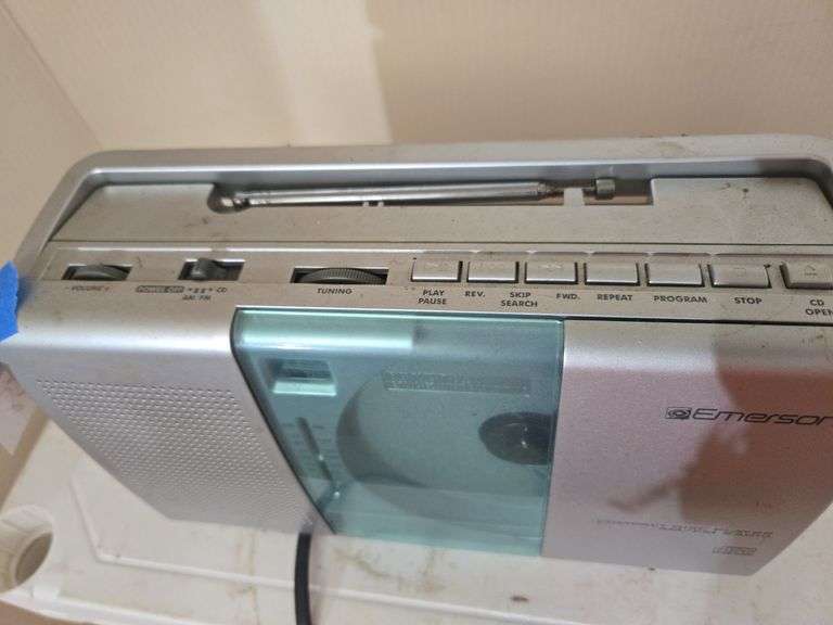 Vintage emerson portable compact displayer - Auction Ohio