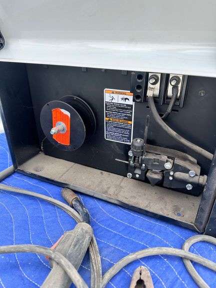 Auto Arc 120V Arc Welder with Leads - Auction Ohio