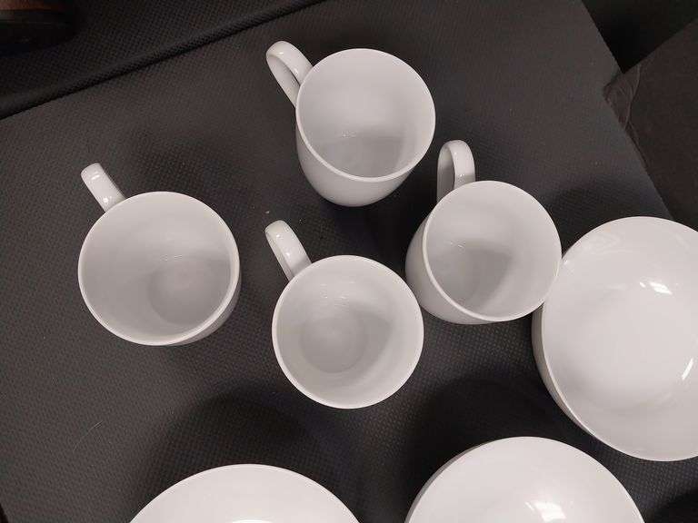 Everyday White 20-Piece Dinnerware Set – Porcelain - Auction Ohio