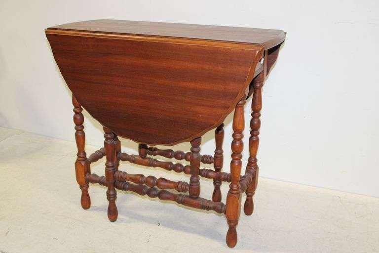 Gate-Leg Table - Auction Ohio