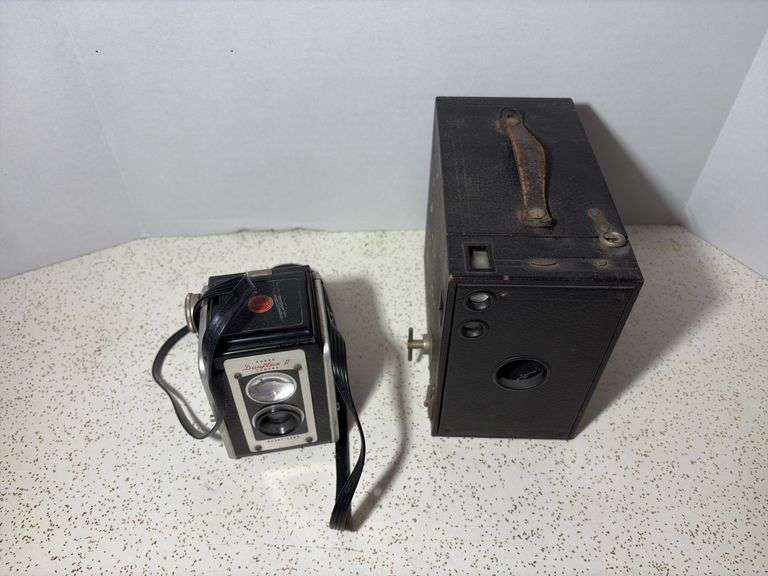 Kodak Brownie Box Camera and Dual Flex II camera - Auction Ohio