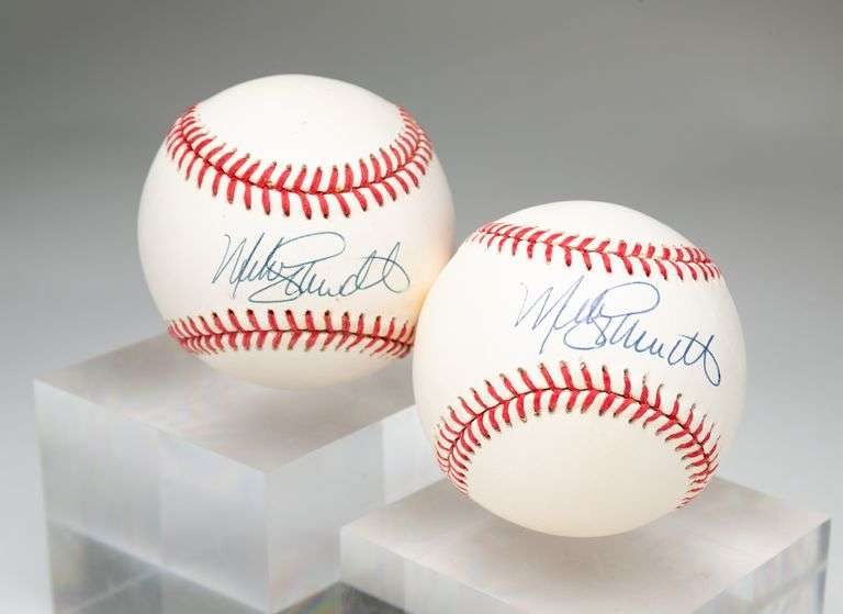 BASEBALL AUTOGRAPHED BY MIKE SCHMIDT. - Auction Ohio