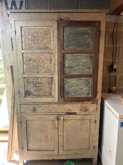 Primitive Pie Safe - Auction Ohio