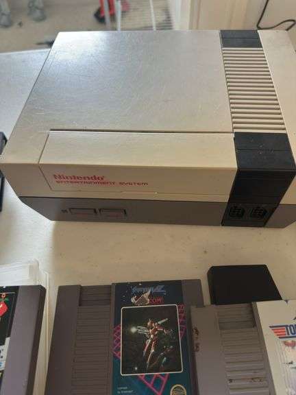 Nintendo game console – model NES001 – 1985 - Auction Ohio