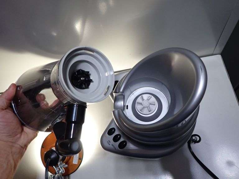 Oster Blender & Smoothie Pro 600 Drink Blender - Auction Ohio