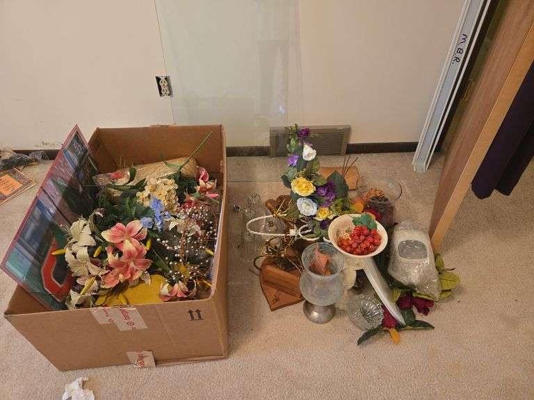 Assorted home decor - Auction Ohio