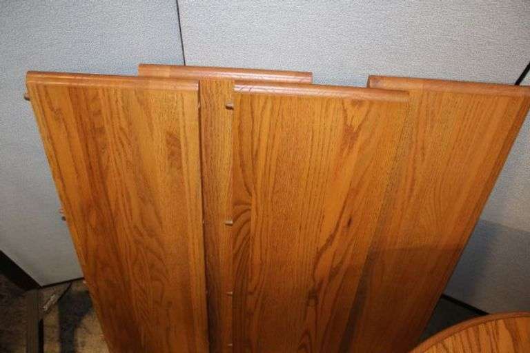 Richardson Brothers Company Oak Dining Table with Leaves - Auction Ohio