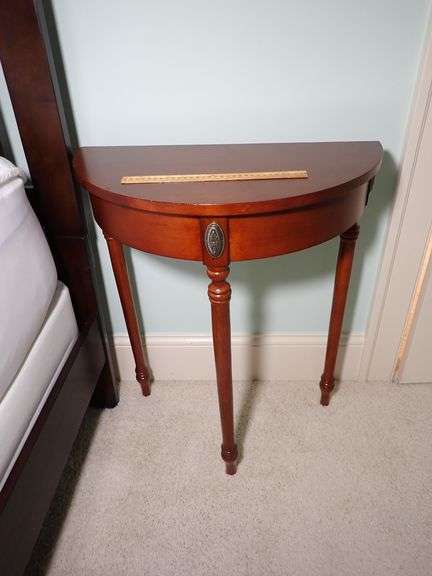 Bombay Company Mahogany Half Moon Demi Lune Entry Table - Auction Ohio