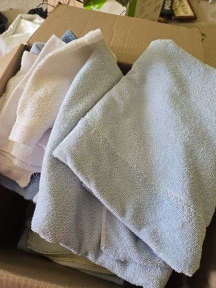 Assorted bath towels and wash rags - Auction Ohio
