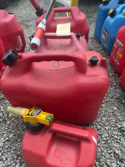 GAS CANS MULTI SIZES - Auction Ohio