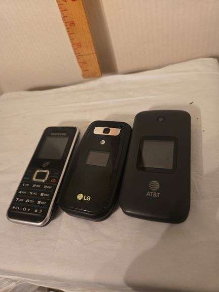 Assorted cell phones - Auction Ohio