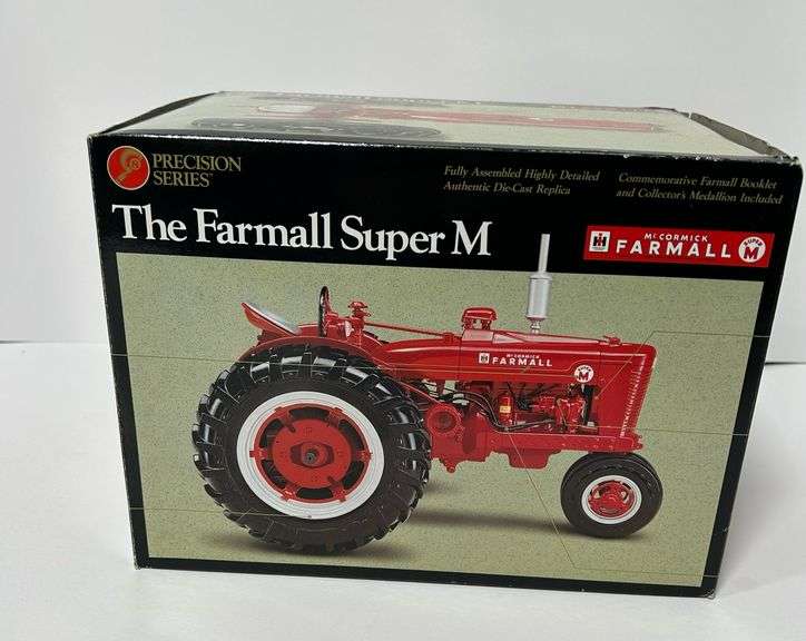 Farmall Super M Tractor - Auction Ohio