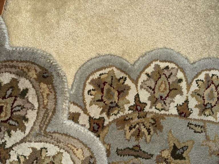 Matching rugs-runner and round rug - Auction Ohio