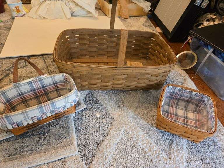 Assorted longaberger baskets - Auction Ohio