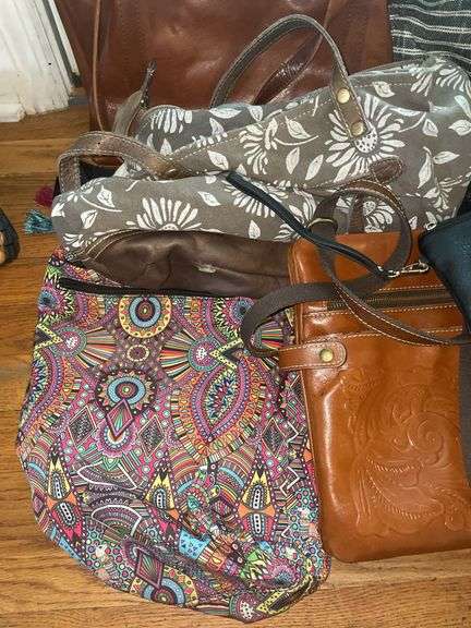 Assorted Handbag Collection - Auction Ohio