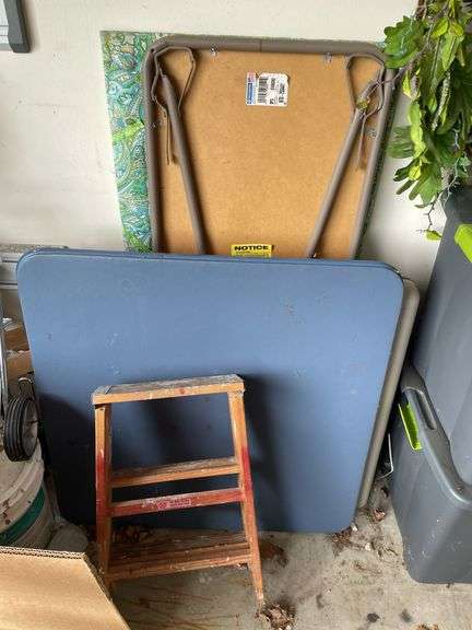Folding Tables - Auction Ohio