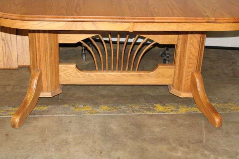 Richardson Brothers Company Oak Dining Table with Leaves - Auction Ohio