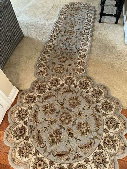Matching rugs-runner and round rug - Auction Ohio