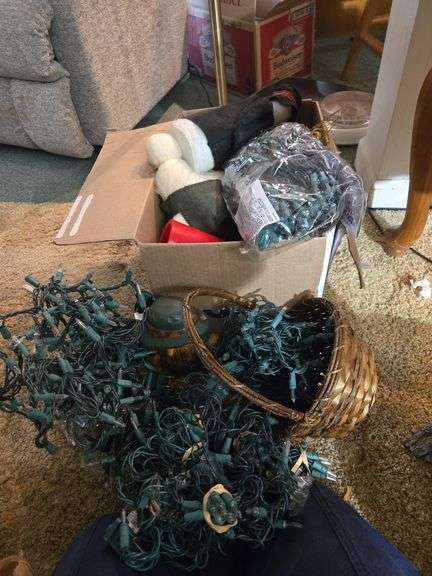 Assorted christmas decor - Auction Ohio