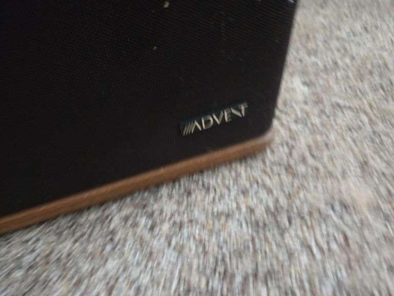 Vintage advent stereo speakers - Auction Ohio